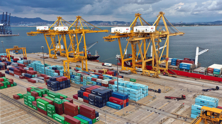 China's Dalian launches new container shipping route to Europe - Xinhua ...